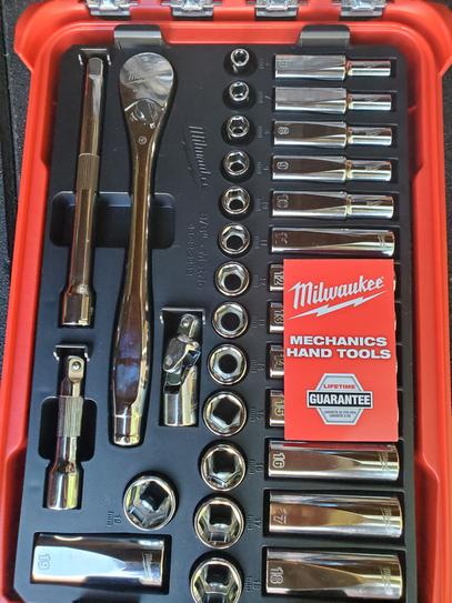 Milwaukee Metric Combination Wrench Set and 3/8 in. Drive Metric Ratchet & Socket Mechanics Tool ...