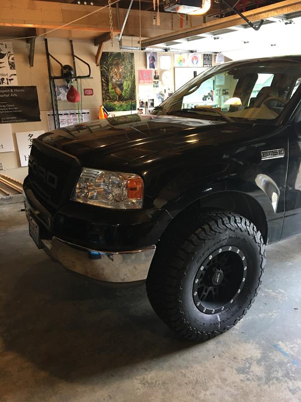 Pro Comp 31 Series Stryker, 17x9 Wheel with 6 on 135 Bolt Pattern ...
