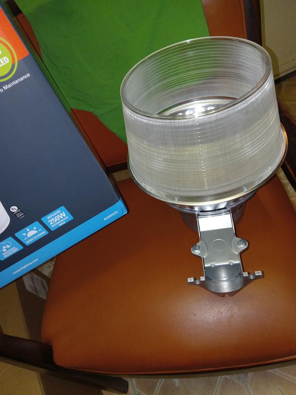 HALO 4000-Lumen 28-Watt White Hardwired LED Outdoor Area Light (Bulb ...