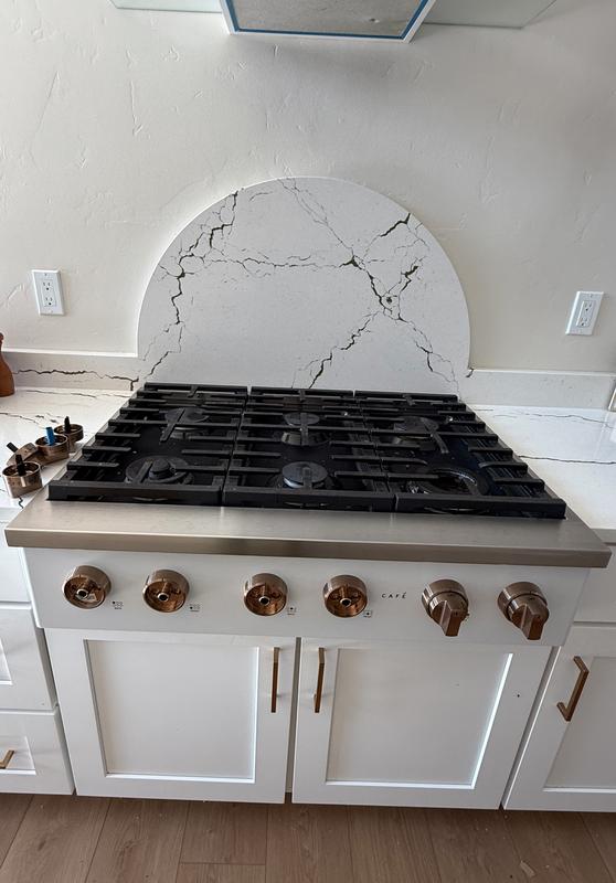 Cafe 36-in 6 Burners White Gas Cooktop CGU366P4TW2 at Lowes.com