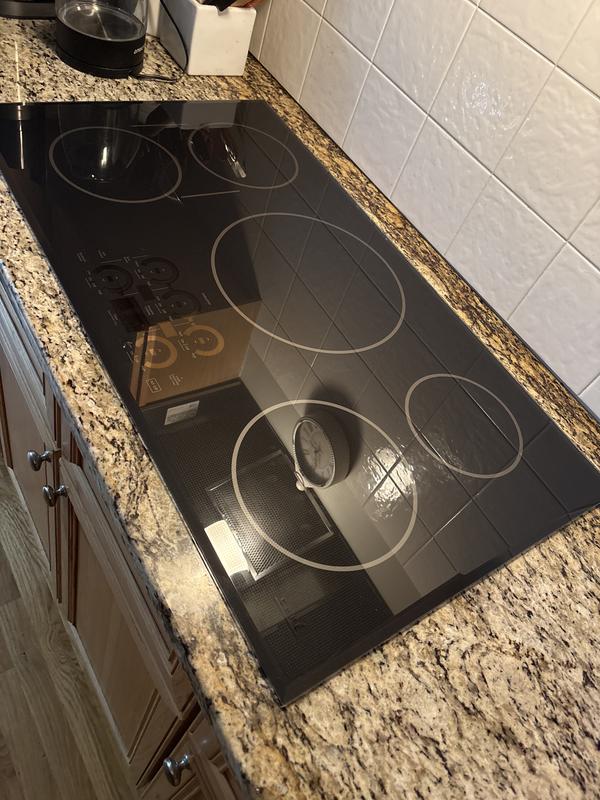 Cafe 36-in 5 Burners Black Smart Induction Cooktop with Bridge Element ...
