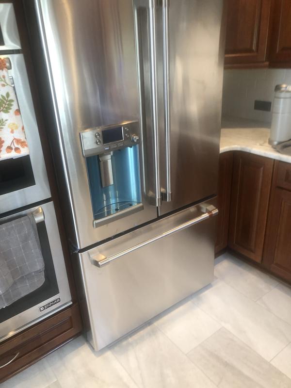 GE Cafe 22.2-cu ft Counter-depth Smart French Door Refrigerator with ...