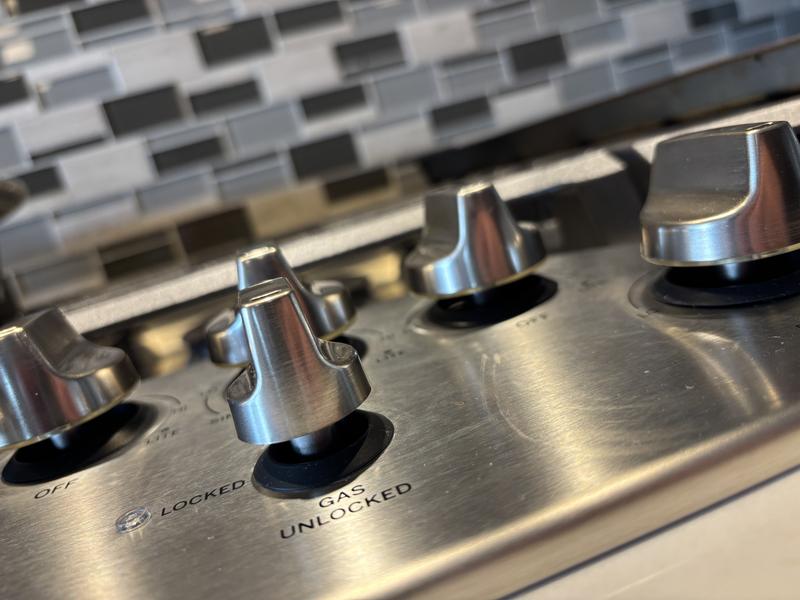 Cafe 36-in 5 Burners Stainless Steel Gas Cooktop (Griddle Included ...