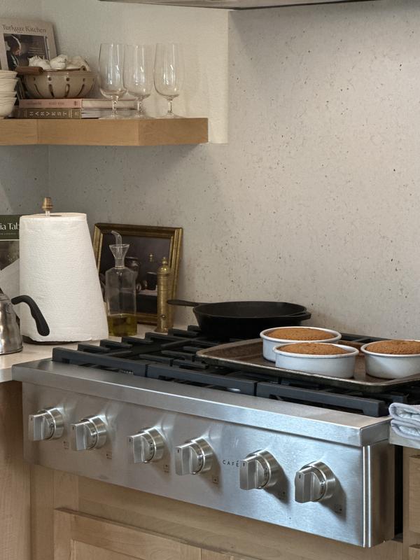 Cafe 36-in 6 Burners White Gas Cooktop CGU366P4TW2 at Lowes.com