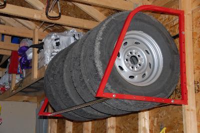MotoMaster Wall Mount Tire Rack 375-lb | Canadian Tire