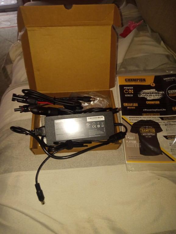 Champion Power Equipment 600/300-Watt Lithium-Ion Solar Generator ...