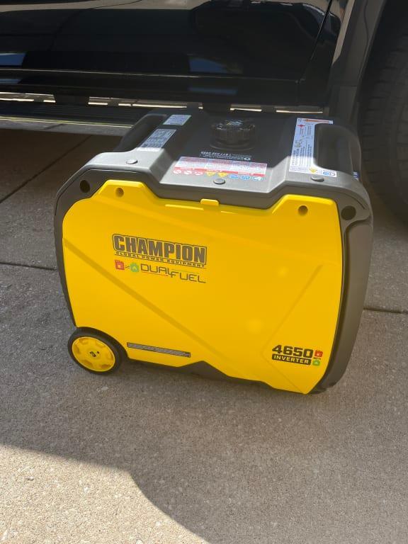 Champion Power Equipment 4,650/3,650-Watt Dual-Fuel Portable Inverter ...