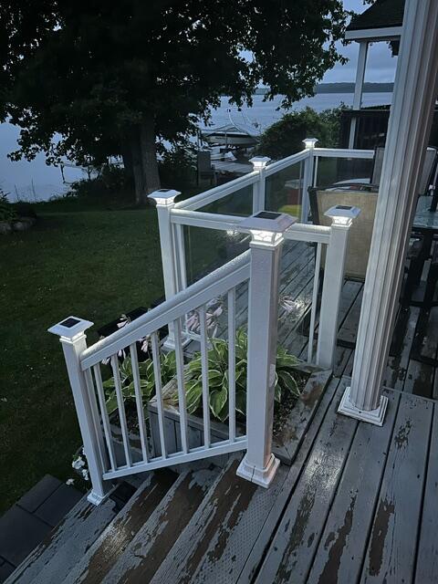 Classy Caps Solar 3-in x 3-in White LED Outdoor Post cap light in the ...