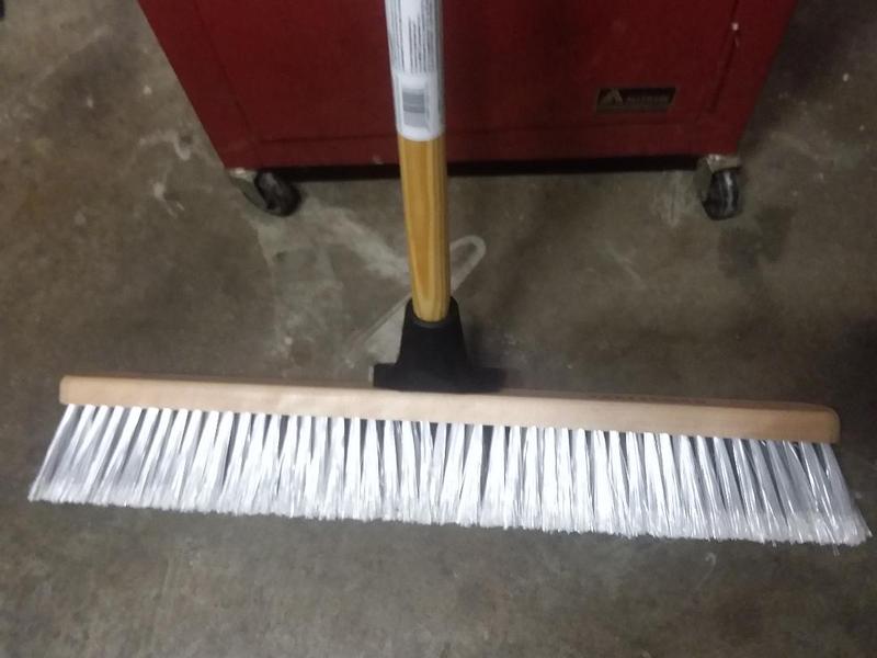 CRAFTSMAN 24-in Poly Fiber Smooth Surface Shop/Garage Push Broom ...