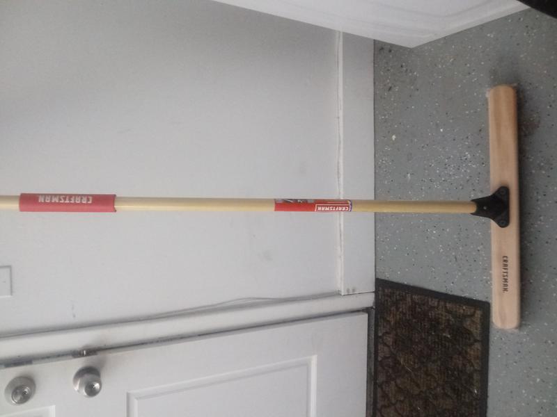 CRAFTSMAN 24-in Poly Fiber Smooth Surface Shop/Garage Push Broom ...
