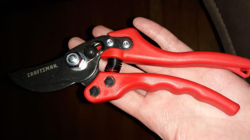 CRAFTSMAN Carbon Steel Bypass Hand Pruner with Adjustable Grip ...