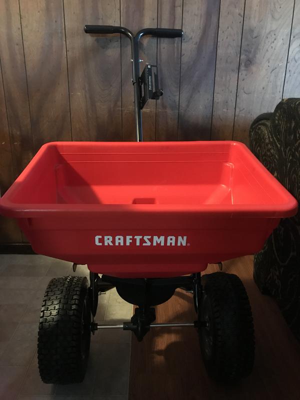 CRAFTSMAN 85-lb Broadcast Fertilizer Spreader in the Push Spreaders ...