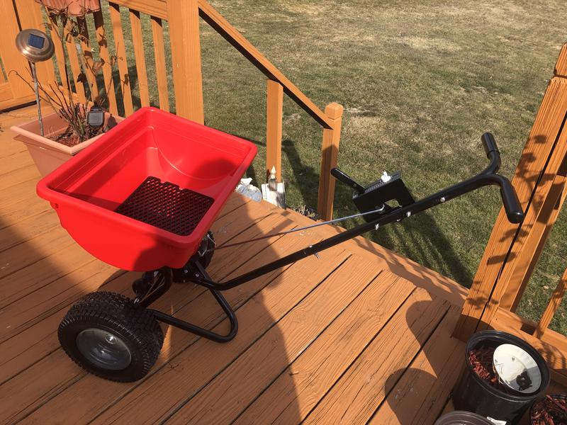 CRAFTSMAN Broadcast Spreader 85-lb Capacity Compatible with Ice Melt ...