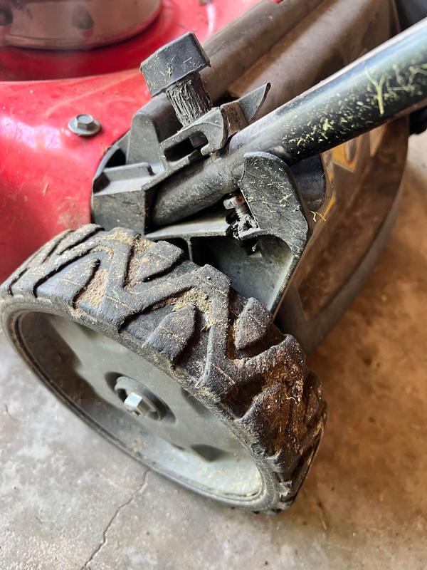 CRAFTSMAN M100 21-in Gas Push lawn mower with 140-cc Briggs and ...