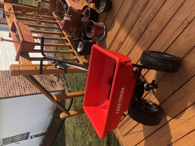 CRAFTSMAN Broadcast Spreader 85-lb Capacity Compatible with Ice Melt ...