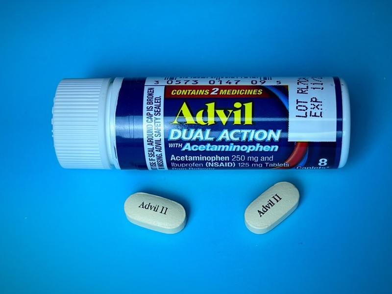 Advil Regular Strength Pain Reliever/Fever Reducer Caplet (18-Count) in ...