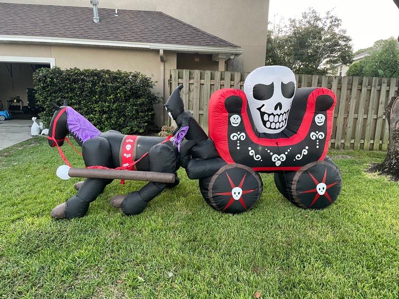 Haunted Hill Farm 6-ft Yard Stake Lighted Skull Carriage Inflatable ...