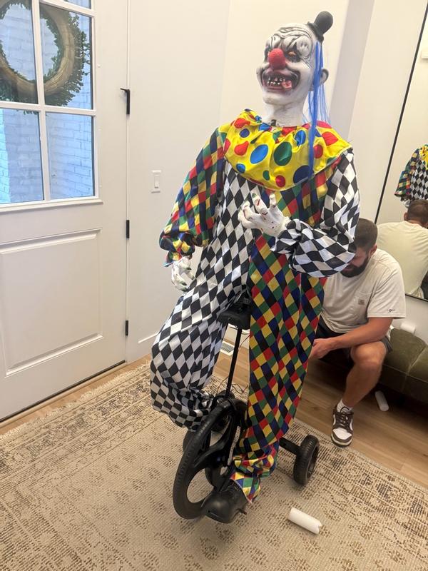 Haunted Hill Farm 6-ft Freestanding Crying Lighted Life-Size Clown ...