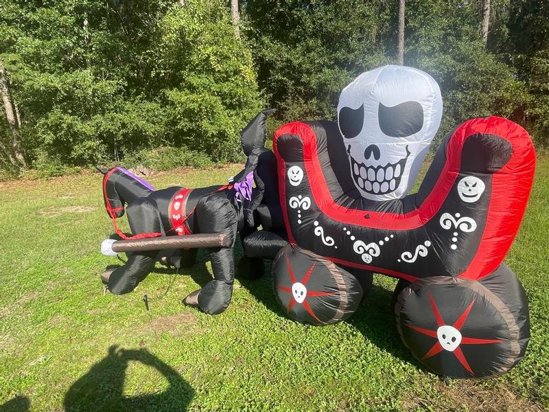 Haunted Hill Farm 6-ft Yard Stake Lighted Skull Carriage Inflatable ...