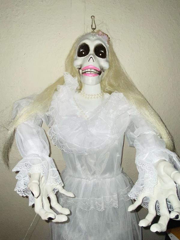 Haunted Hill Farm 5-ft Freestanding Talking Lighted Life-Size Corpse ...