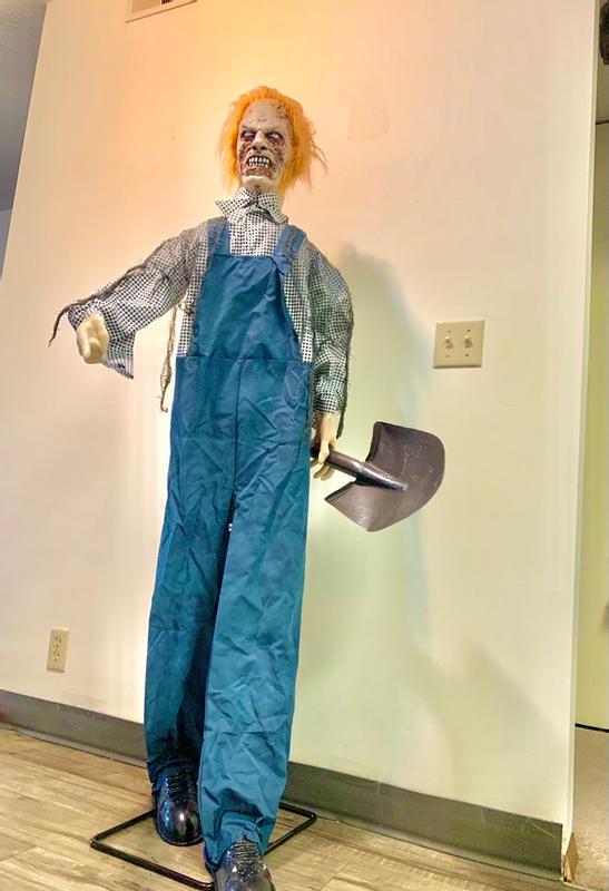 Haunted Hill Farm Lifesize Animatronic Evil Grave Digger with Shovel ...