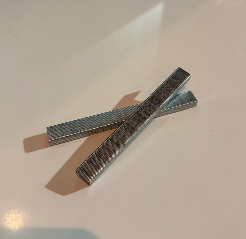Arrow Fastener 1/4-in Leg x 1/2-in 0.1 -Gauge Standard staples in the ...