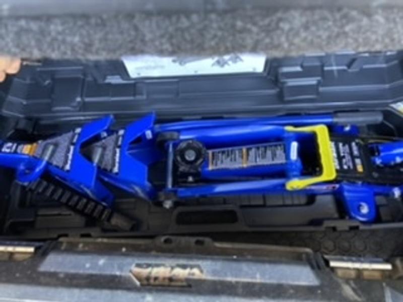 Duralast 2.5 Ton Jack and Stands Kit Reviews