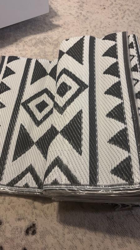 Pure Garden 8 x 10 (ft) Flatweave Dark Gray and White Rectangular ...