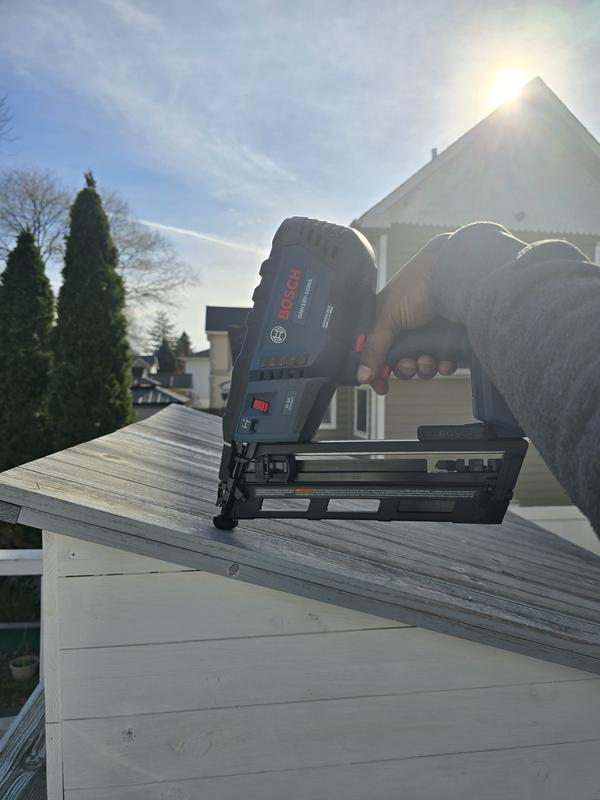 Bosch 1-1/4-in 16 -Gauge Angled Galvanized Collated Finish nails 4000 ...