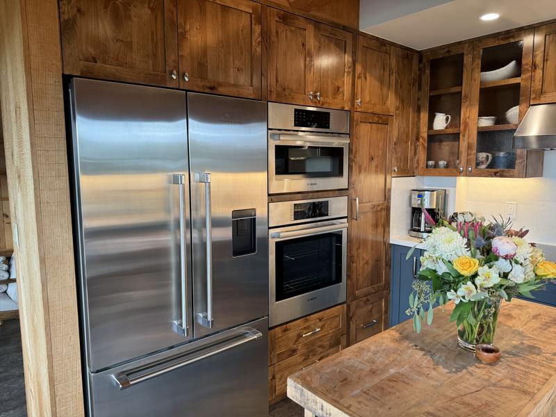 Bosch 800 Series 1.6-cu ft 1000-Watt 26.75-in Built-In Microwave with ...