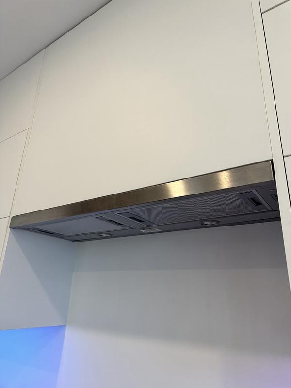 Bosch 500 Series 36-in Convertible 500-CFM Stainless Steel Under ...