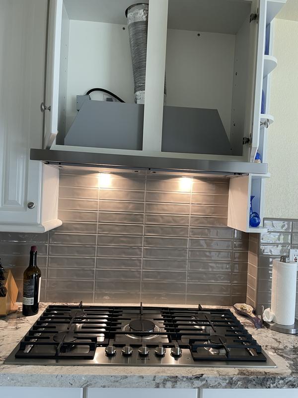 Bosch 500 Series 36-in Convertible 500-CFM Stainless Steel Under ...