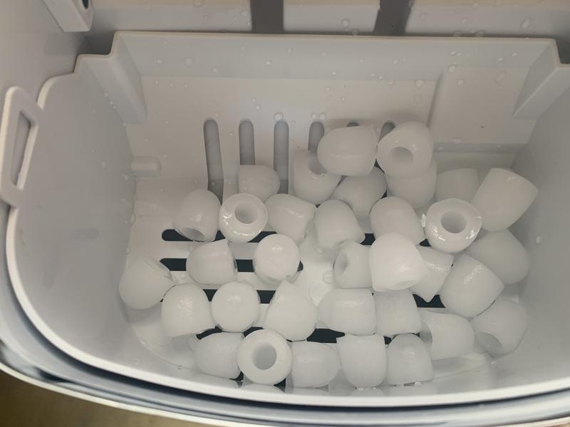 Galanz 26-lbs. Ice Per day Countertop or portable Cubed Ice Maker ...