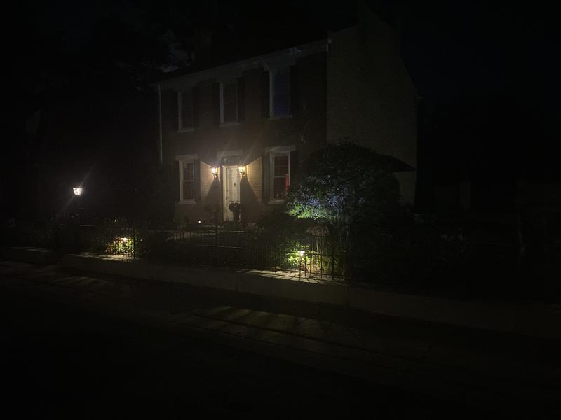 Gama Sonic Windsor Bulb 20.0-in Black Traditional Solar Outdoor Light ...