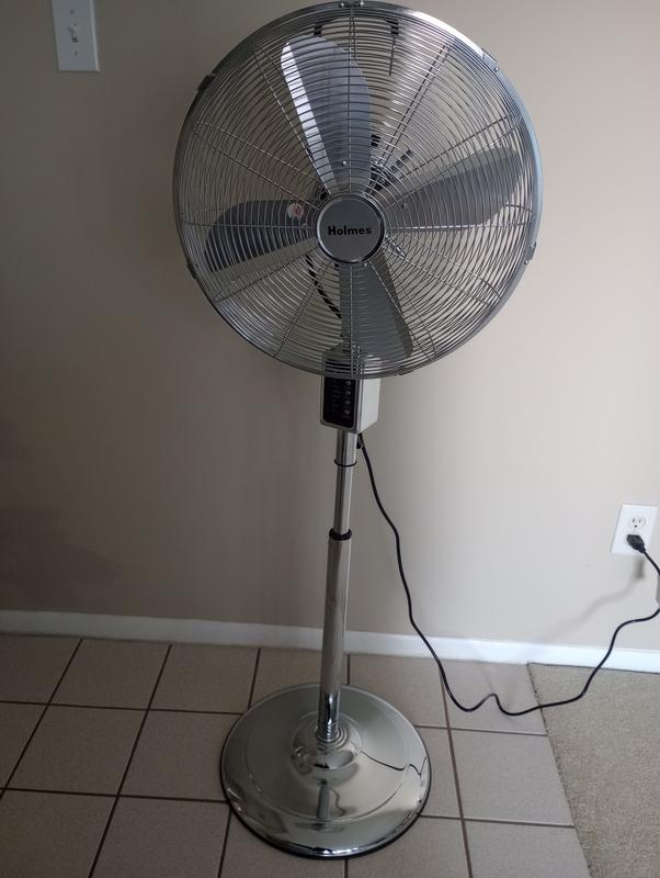 Holmes 16-in 120-Volt 3-Speed Indoor Chrome Oscillating Floor Fan with ...