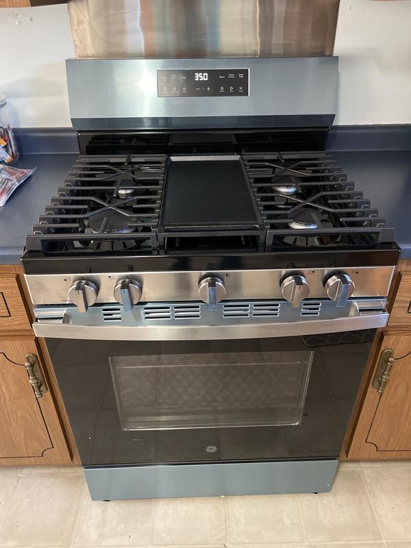 GE 30-in 5 Burners 5.3-cu ft Self & Steam Cleaning Freestanding Natural ...