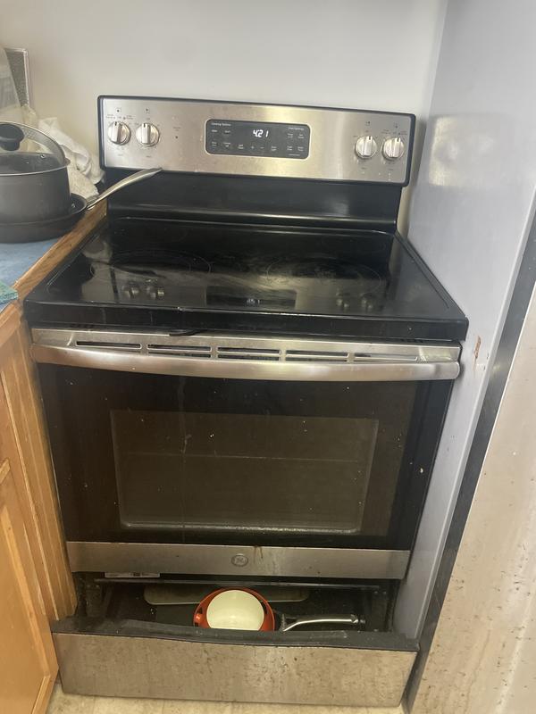 GE 30-in Glass Top 4 Burners 5.3-cu ft Self-Cleaning Freestanding ...