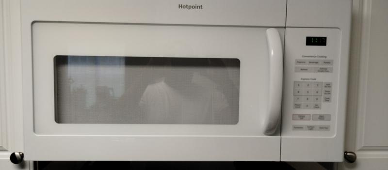 Hotpoint 1.6-cu ft 1000-Watt 29.88-in Over-the-Range Microwave (Black ...