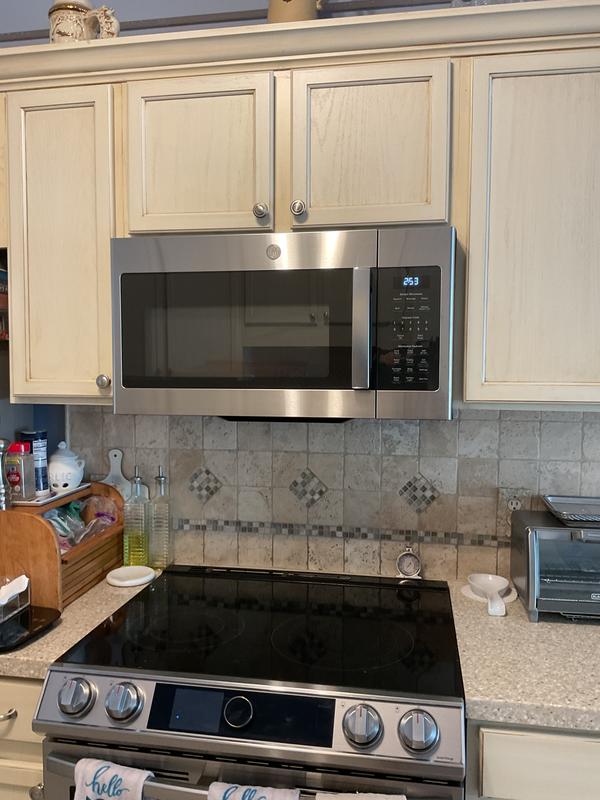 GE 1.7-cu ft 1000-Watt 29.88-in Over-the-Range Microwave with Sensor ...