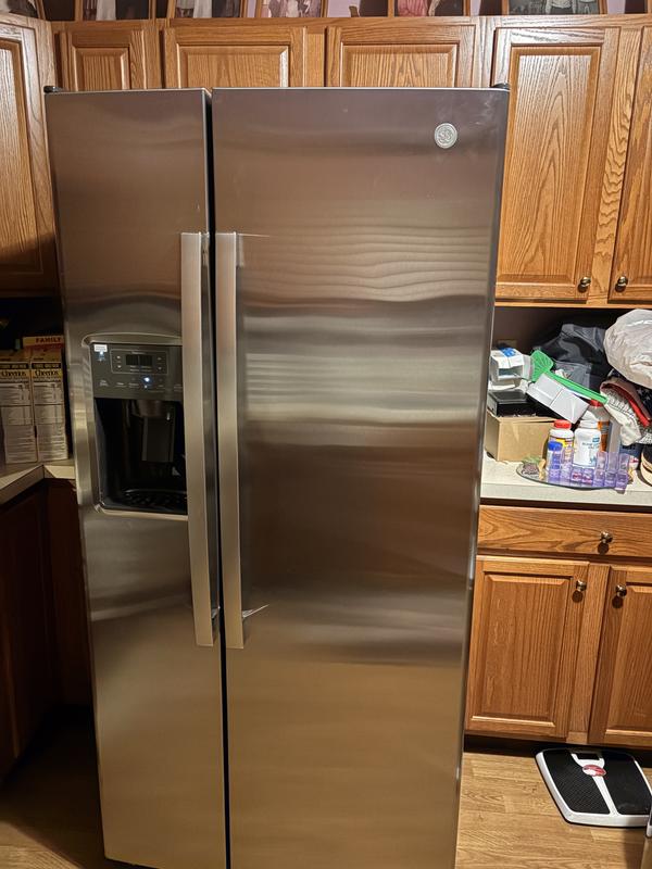 GE 23-cu ft Side-by-Side Refrigerator with Ice Maker, Water and Ice ...