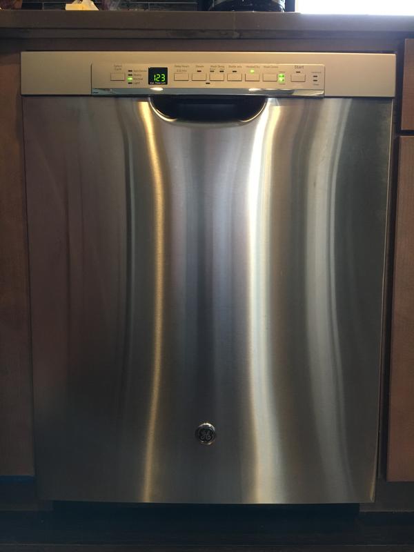 GE Front Control 24-in Built-In Dishwasher (Black Slate) ENERGY STAR ...