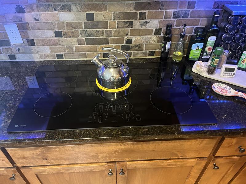 GE Profile 36-in 5 Burners Black Smart Induction Cooktop with Bridge ...