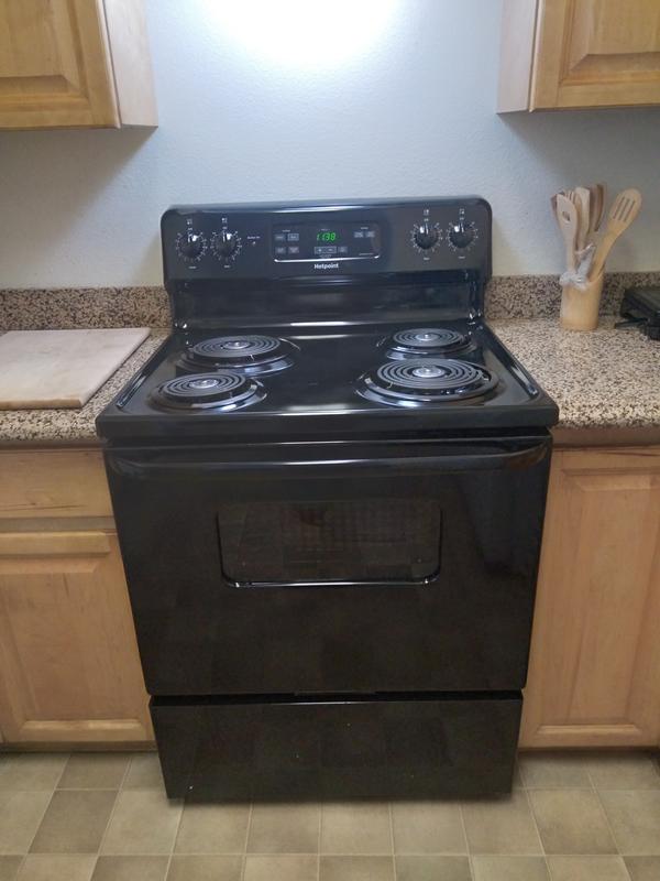 Hotpoint 30-in 4 Burners 5-cu ft Freestanding Electric Range (White ...