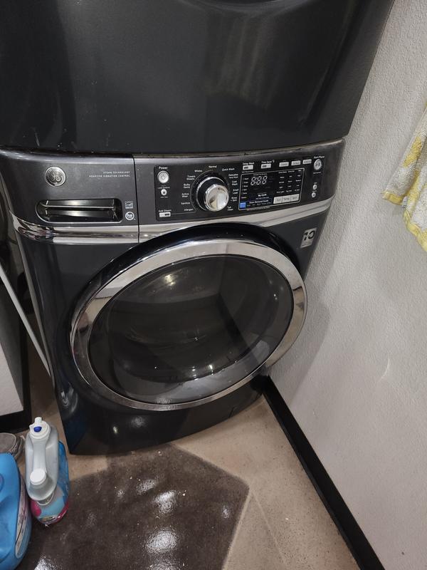 GE 4.9-cu ft High Efficiency Stackable Steam Cycle Front-Load Washer ...