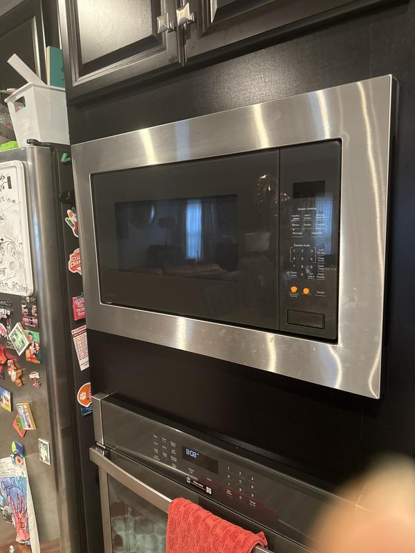 GE Profile 2.2-cu ft Large 1100-Watt Sensor Cooking Controls Countertop ...