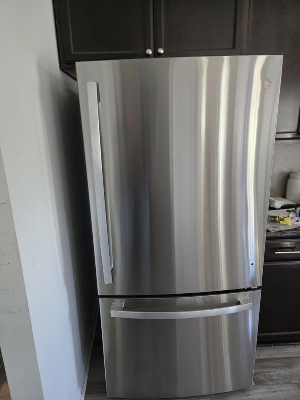 GE 24.9-cu ft Bottom-Freezer Refrigerator with Ice Maker (Stainless ...