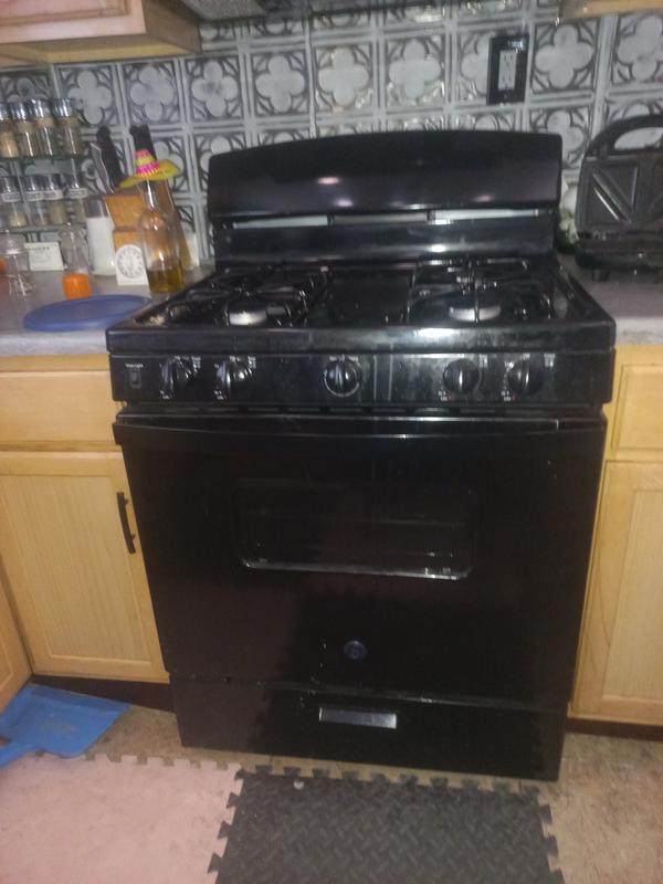 GE 30-in 4 Burners 4.8-cu ft Freestanding Natural Gas Range (Black ...