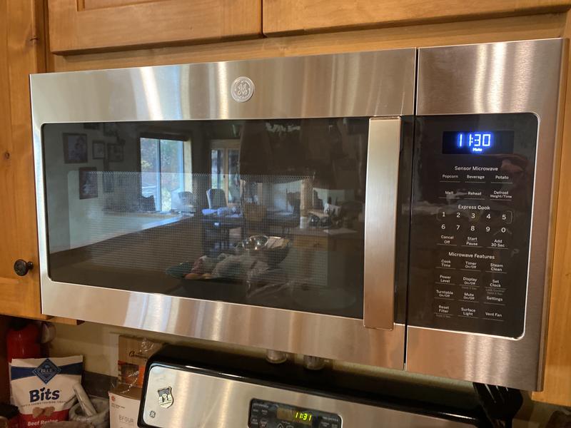 GE 1.9-cu ft 1000-Watt 29.75-in Over-the-Range Microwave with Sensor ...