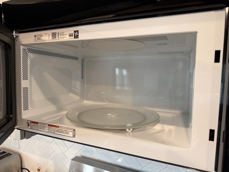 GE 1.6-cu ft 1000-Watt 29.88-in Over-the-Range Microwave (Black ...