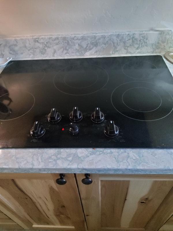 GE 30-in 5 Burners Smooth Surface (Radiant) Black Electric Cooktop ...